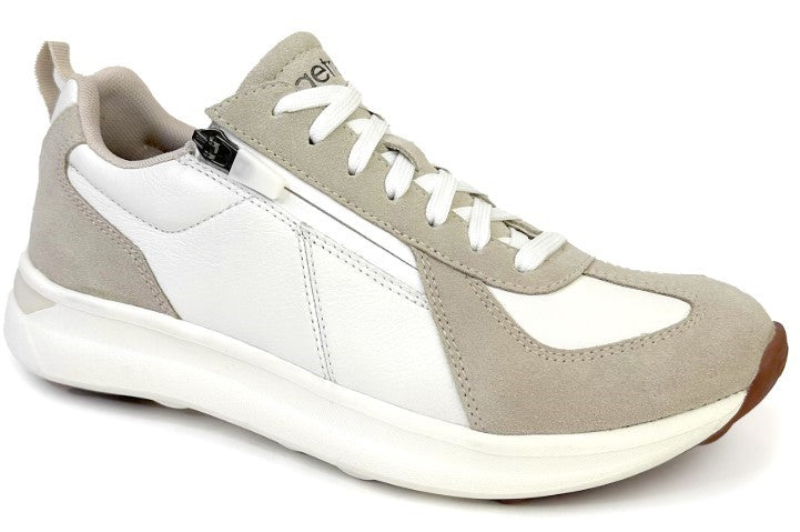 Elise White – Quarks Shoes